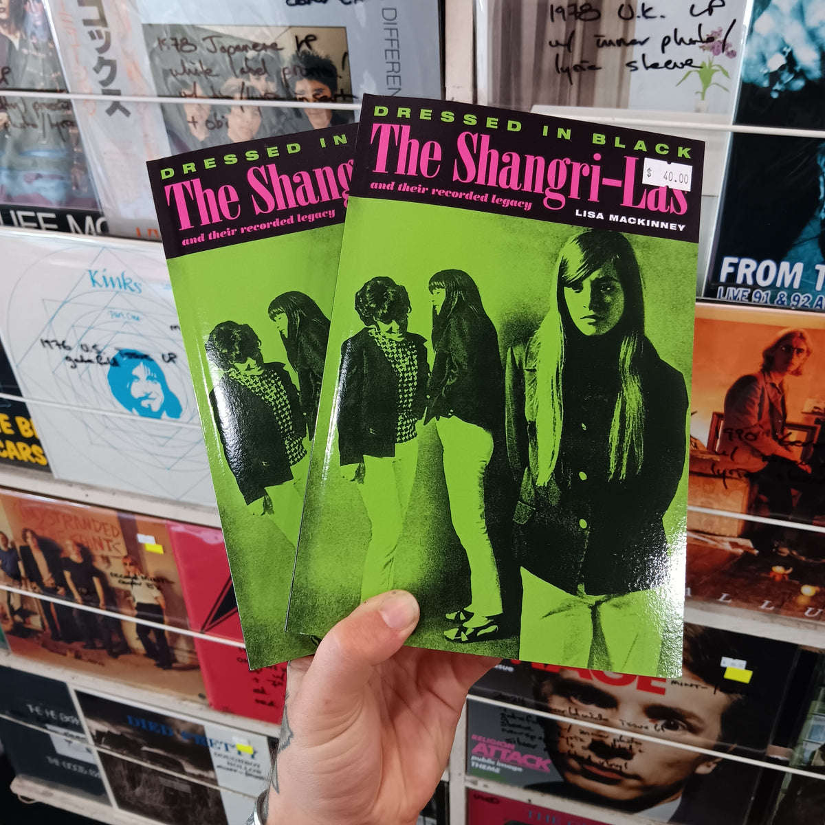 LISA MACKINNEY - DRESSEDIN BLACK: THE SHANGRI-LA'S AND THEIR RECORDED ...